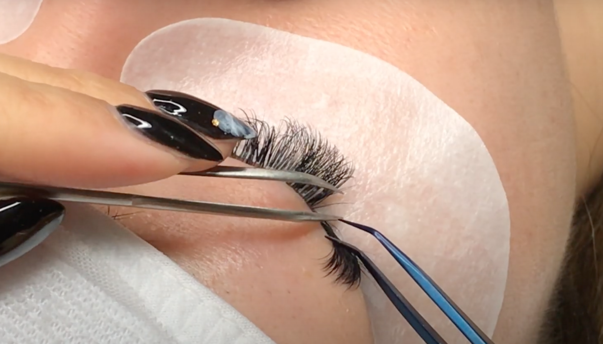 Comment se lancer dans l’extension de cils ? - FORMATION LIBRE - Le guide des formations